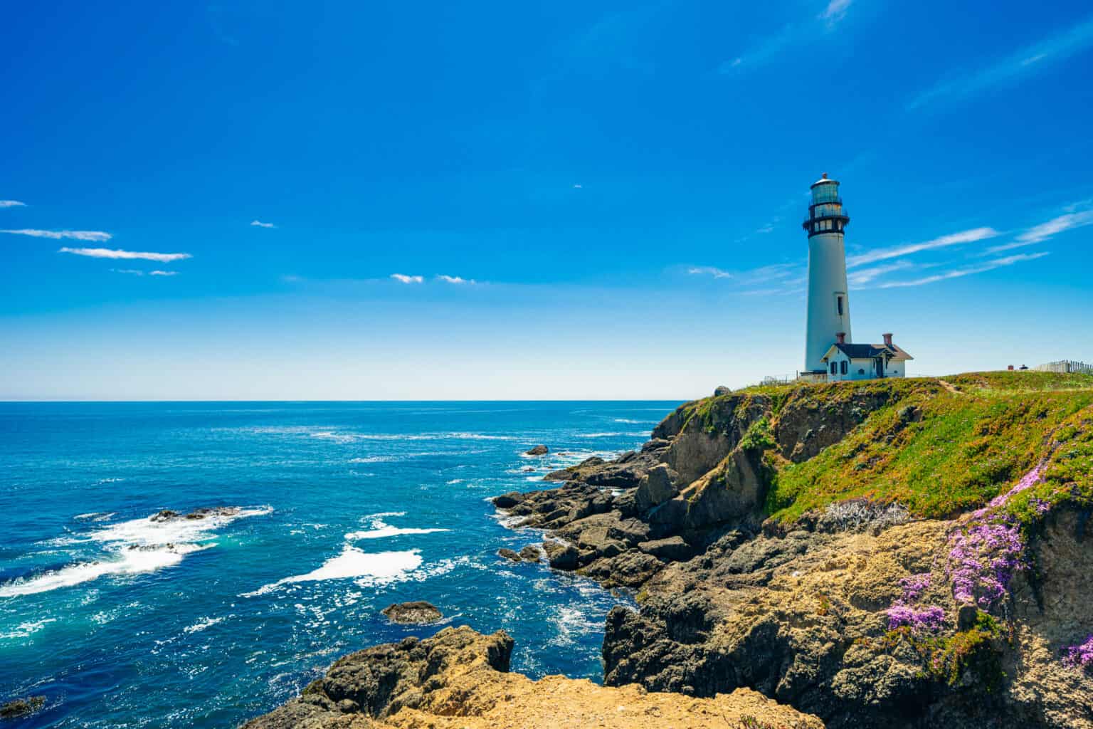 18 Incredible California Lighthouses (+ 6 You Can Stay the Night In ...