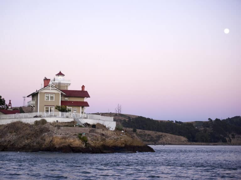 18 Incredible California Lighthouses (+ 6 You Can Stay the Night In ...